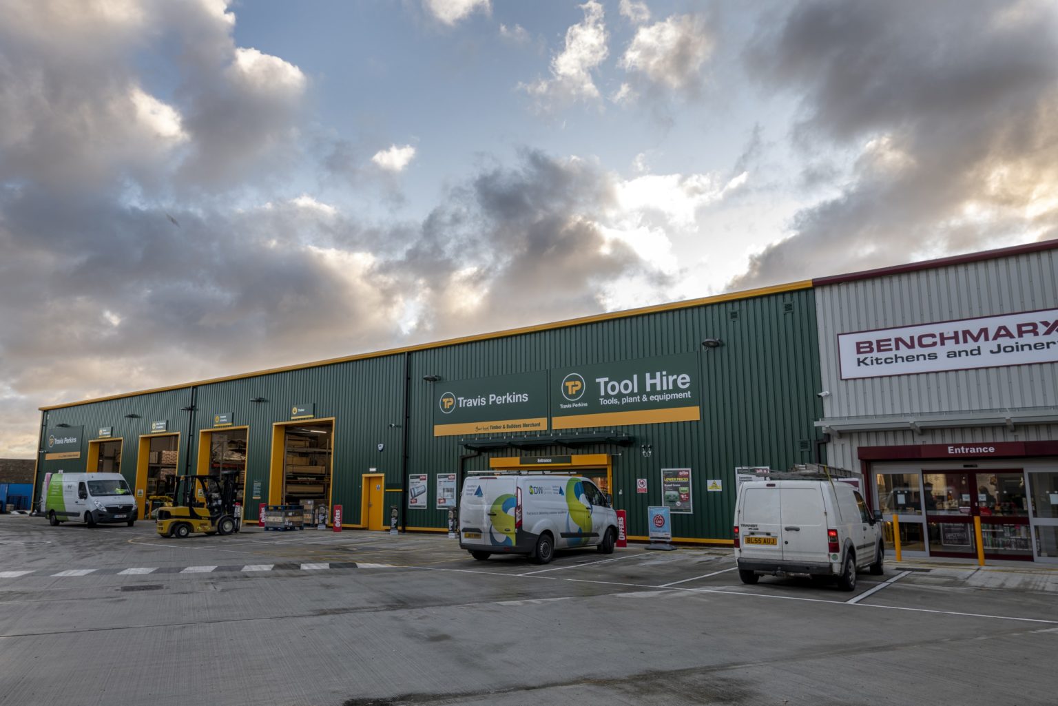 TRAVIS PERKINS TRADE PARK - WORTHING - HSSP Architects